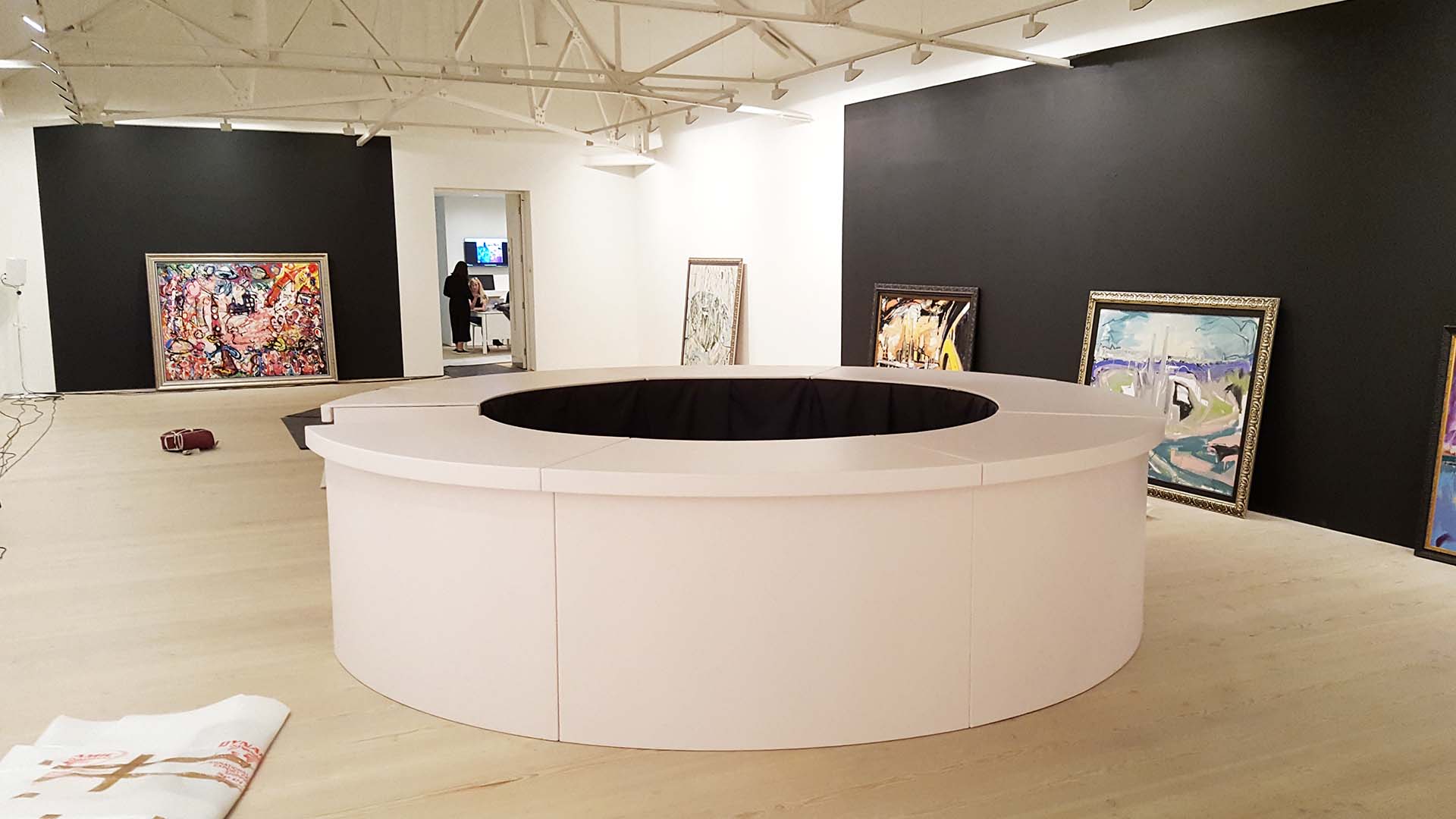 4m round bar – CHILLSPACE